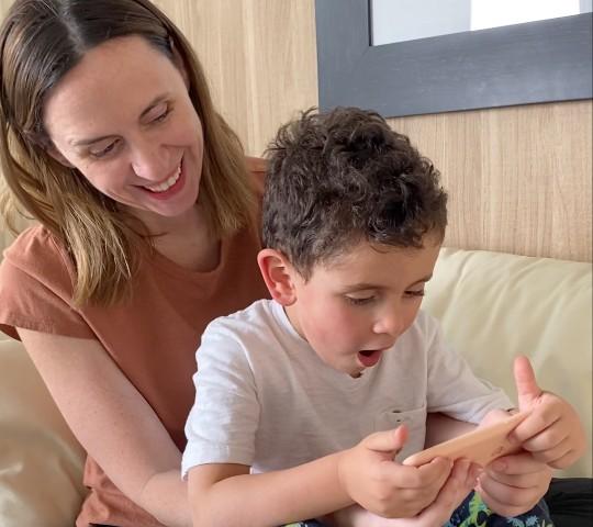 Aprende a usar la Magic Kinder App. ¡Tus hijos la amarán! | Naranxadul